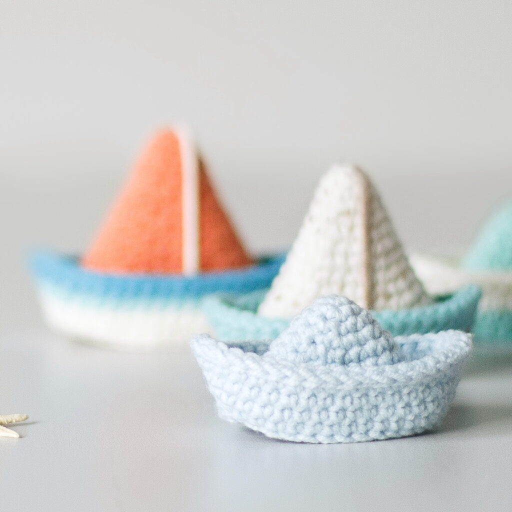 Free No-Sew crochet pattern “Boat & Sailboat” – Planet Piu