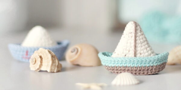 Free No-Sew crochet pattern “Boat & Sailboat” – Planet Piu